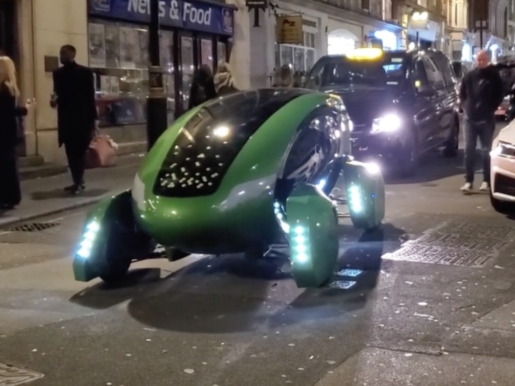 ついにロボット宅配が実現？無人配達用ロボットカー「KAR-GO」 - bouncy / バウンシー