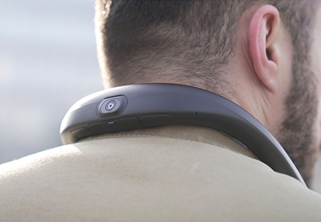 首にかけるだけのドライブレコーダー！360°全方位を録画する「FITT360PB」 - bouncy / バウンシー