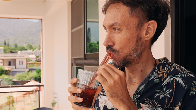 最高にエコでクール？ 100％氷のストローが作れる「The Ice Straw」 - bouncy / バウンシー