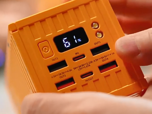 軽量コンパクト！片手で持ち運べるポータブル電源「Wopow」 - bouncy / バウンシー