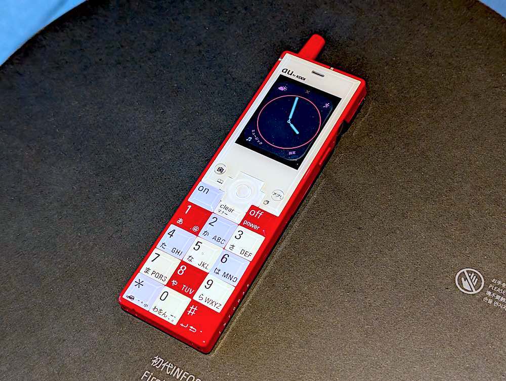 覚えてますか？ デザインで気持ちアゲアゲ、時代を築いたケータイ「INFOBAR」20周年 - bouncy / バウンシー