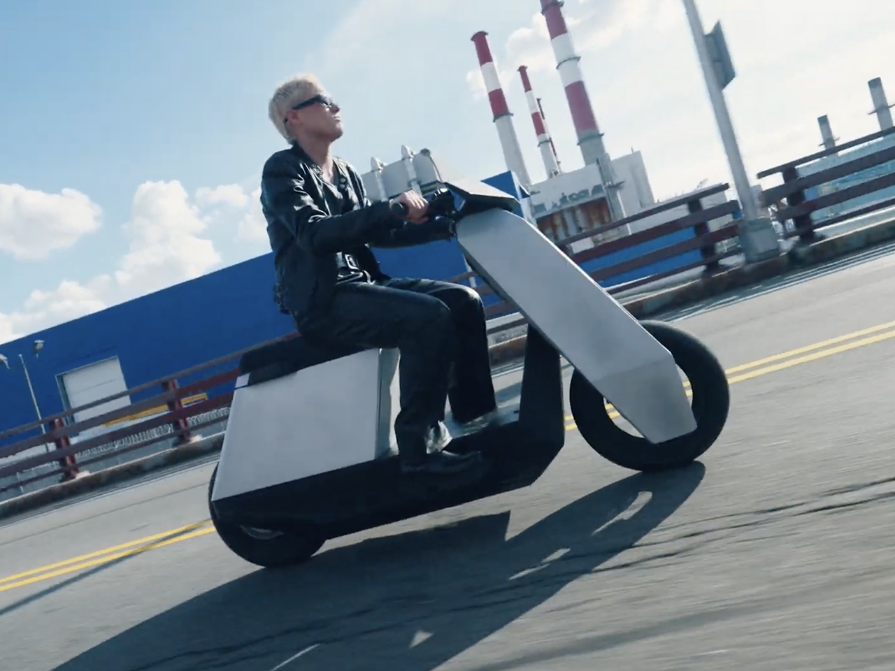 カクカクデザインにアガる？ 最高時速89kmの電動スクーター「P1」 - bouncy / バウンシー