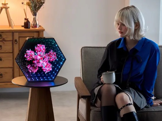 3Dメガネのいらない裸眼ホログラムディスプレイ「INFINITY GHOST」 - bouncy / バウンシー