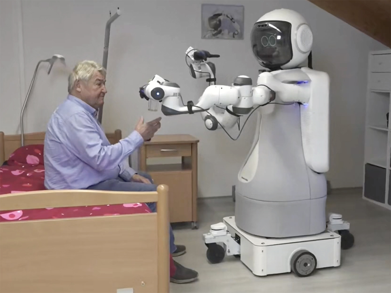 日常生活から遠隔医療までサポート？ ミュンヘン工科大学開発の介護ロボット「GARMI」 - bouncy / バウンシー