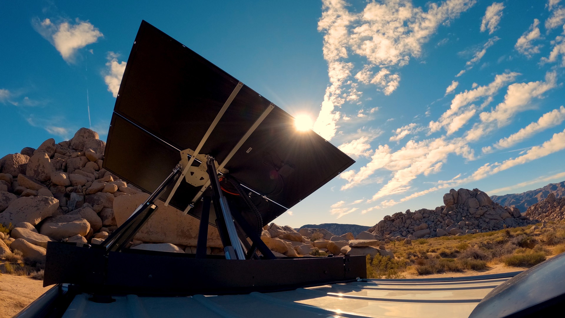 太陽光を自動追跡！ 車のルーフに取り付けられるソーラーシステム「Heliotrope 1.0」 - bouncy / バウンシー