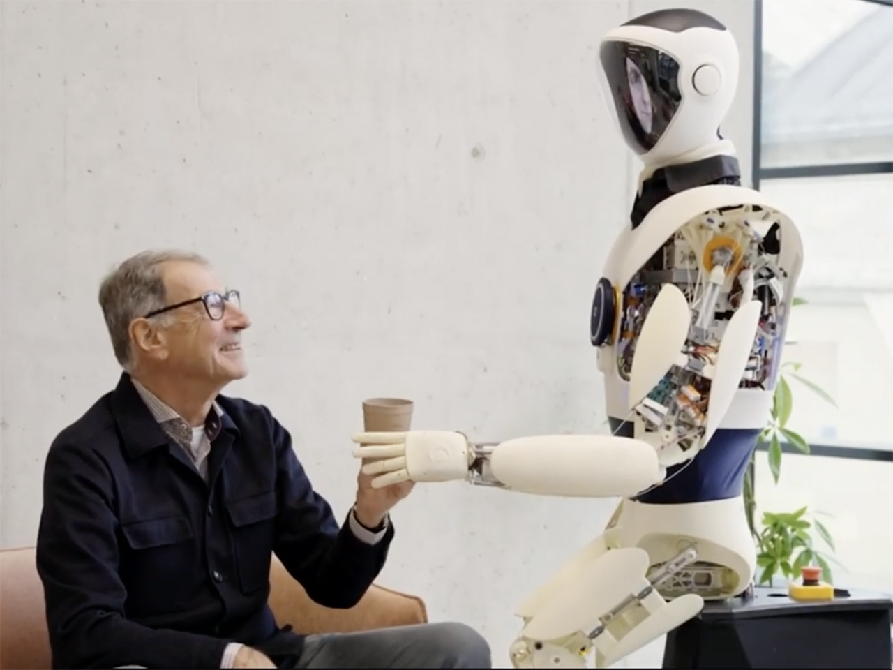 離れていても触れ合える？ 介護サポート用アバターロボット「ROBODY」 - bouncy / バウンシー