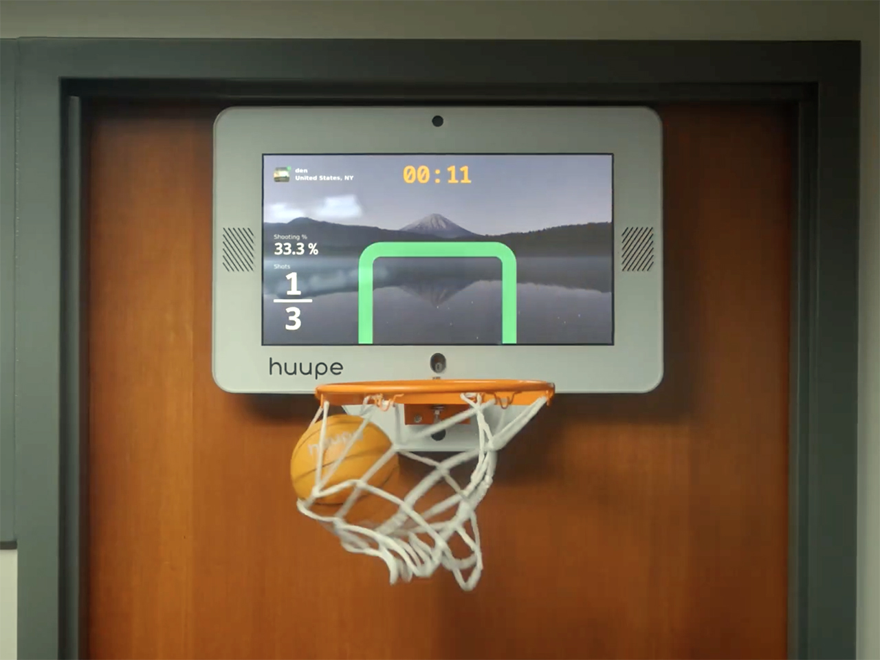 シュートと距離を自動追跡！ センサー搭載のミニバスケットゴール「huupe mini」 - bouncy / バウンシー