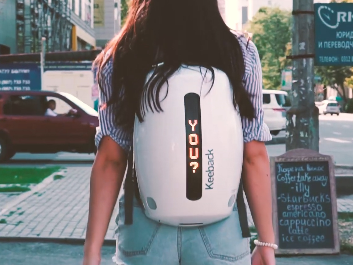 未来すぎるバックパック「Keeback」、ディスプレイと大容量バッテリー搭載！ - bouncy / バウンシー