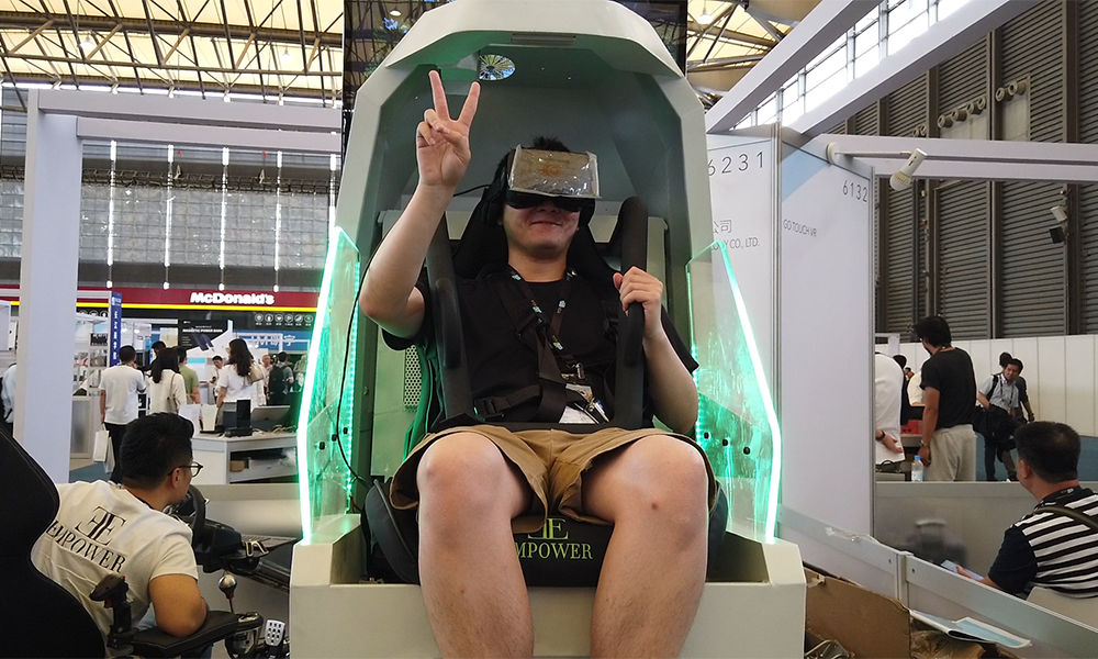 ロボットから360°回転VRまで！ 最先端の技術が集結した世界最大級の展示会「CES ASIA 2019」が楽しかった【動画ライター】 - bouncy / バウンシー