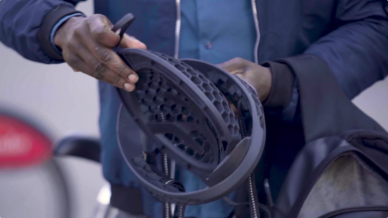 人の生命も地球も救う。 海洋プラ製の折り畳みヘルメット「Cyclo」 - bouncy / バウンシー