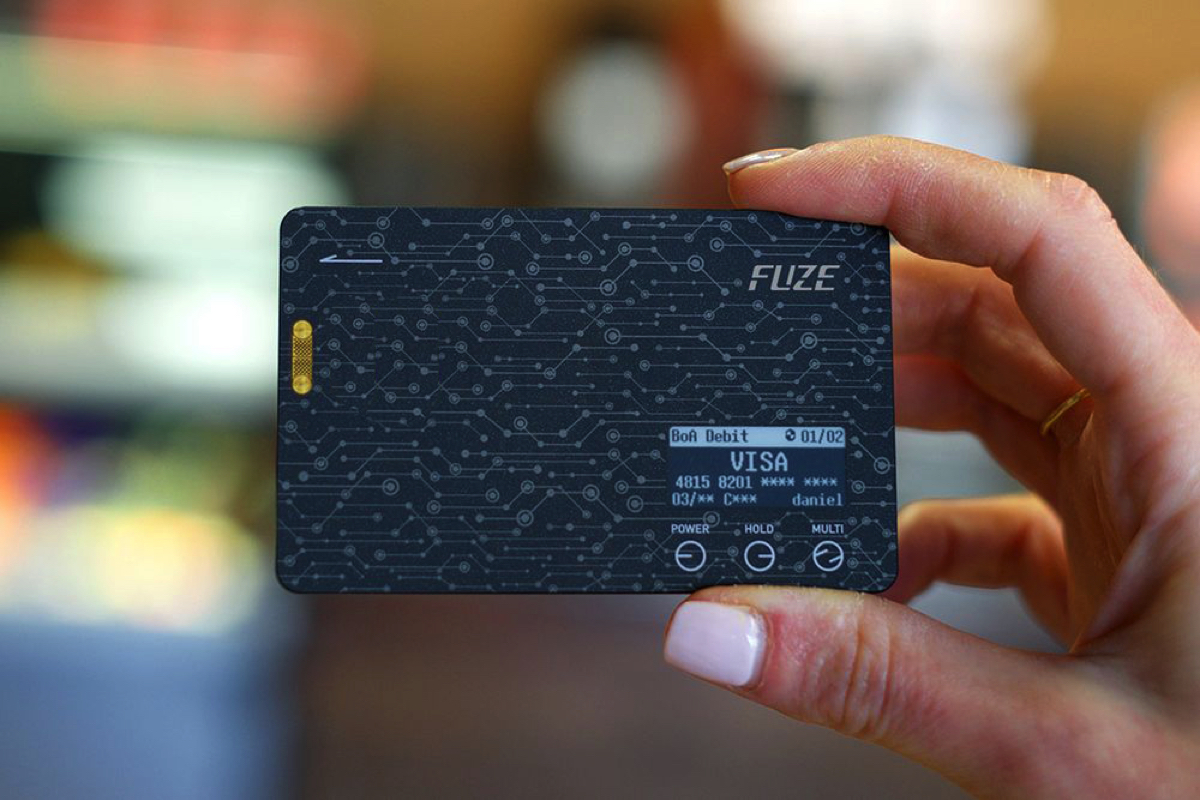 複数カードはもういらない！ 30枚分のカードがたった1枚になる「Fuze Card」 - bouncy / バウンシー