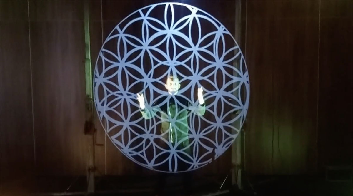 レーザーやホログラムが舞う美しい光のショーを披露するパフォーマンスチーム 「MultiVisual」 - bouncy / バウンシー