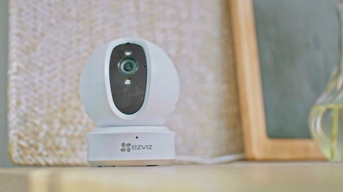 スマホで部屋全体をチェック！ 360°セキュリティカメラ「EZVIZ C6C」 - bouncy / バウンシー