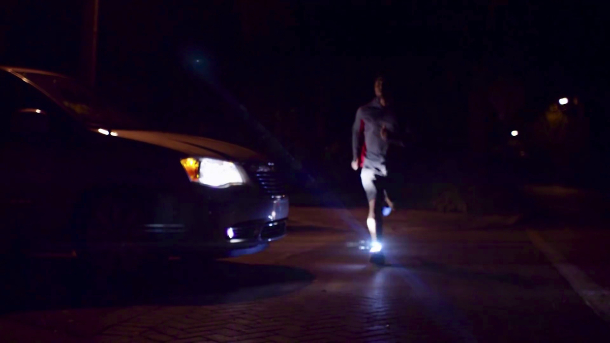 重さ約40g。夜のランニングも安全な靴用ライト「Night Runner Shoe Lights」 - bouncy / バウンシー