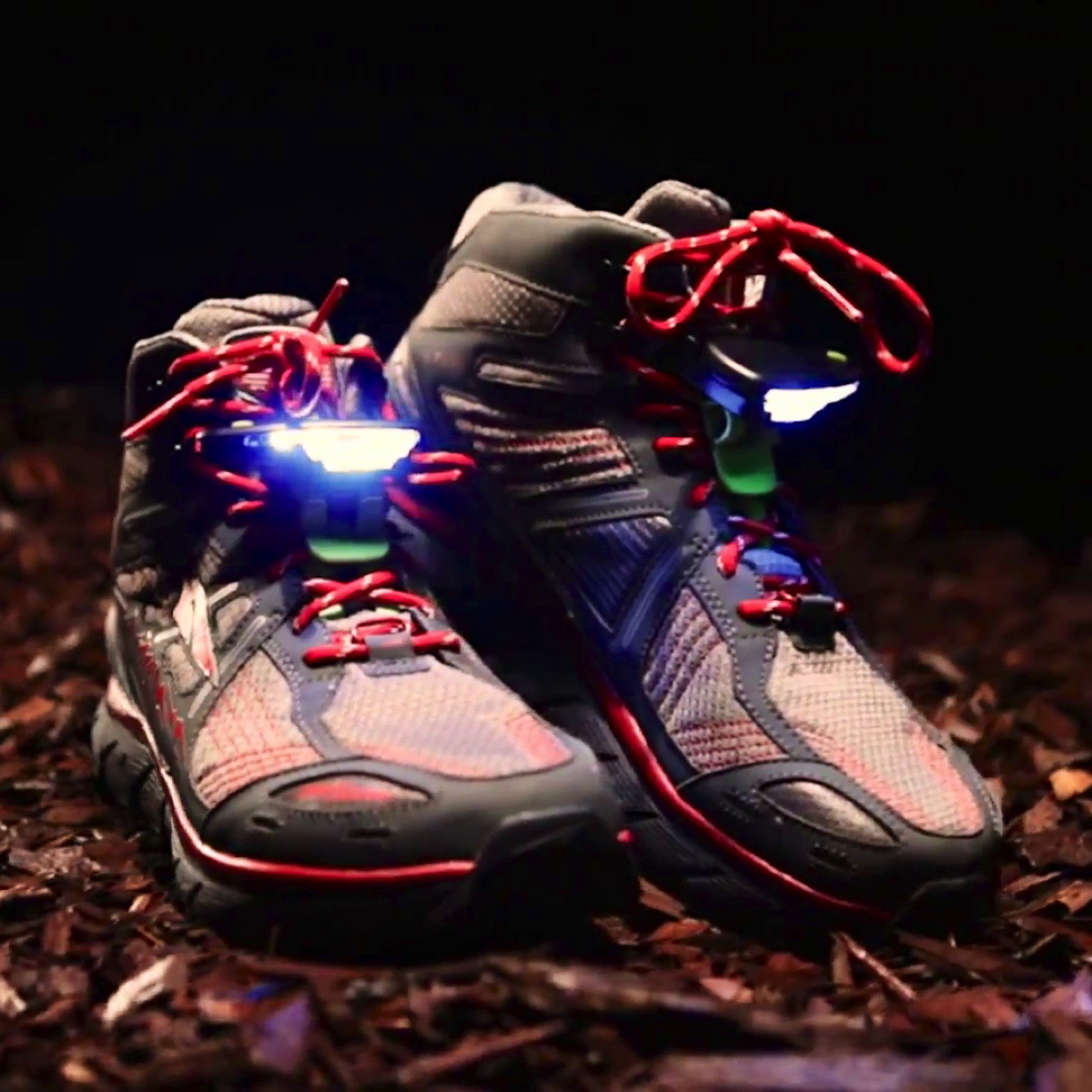 重さ約40g。夜のランニングも安全な靴用ライト「Night Runner Shoe Lights」 - bouncy / バウンシー