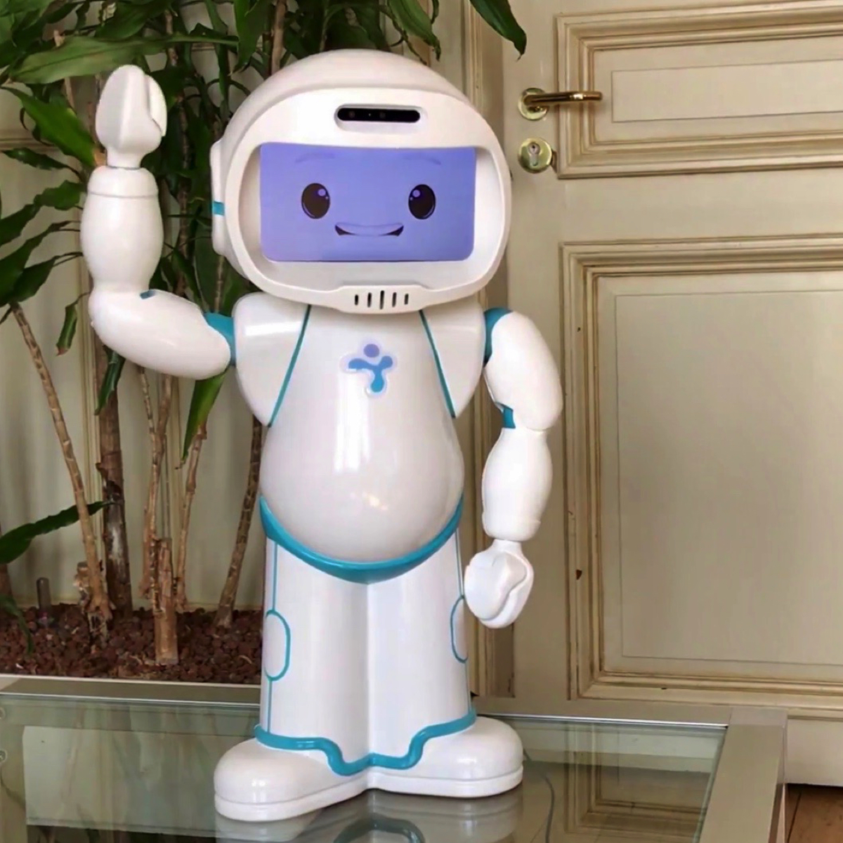 自閉症の子どもが社会的スキルを学べるロボット「QTrobot」 - bouncy / バウンシー