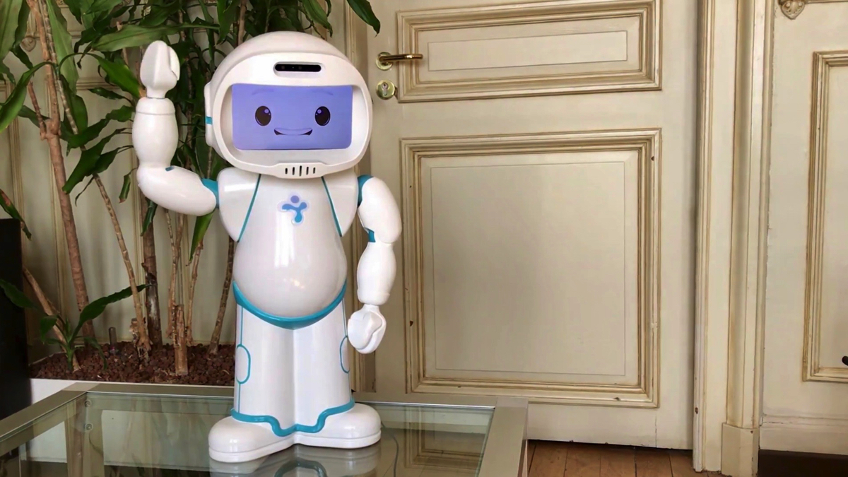 自閉症の子どもが社会的スキルを学べるロボット「QTrobot」 - bouncy / バウンシー