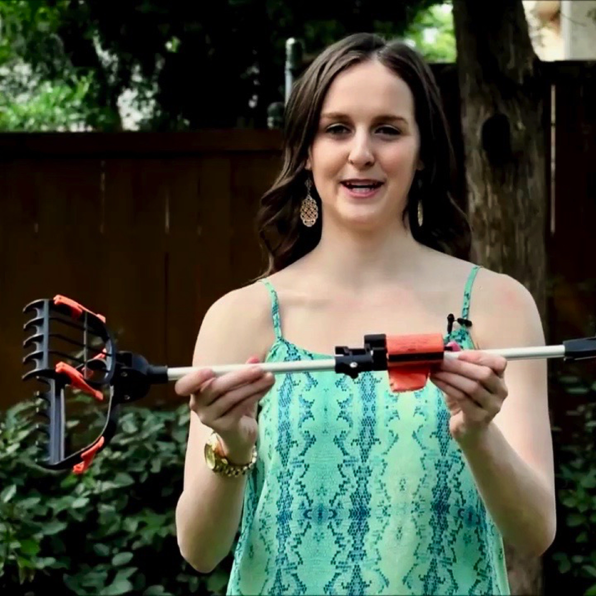 挟んで捨てるだけ。愛犬との散歩で便利なうんち処理スコップ「PIK-A-POO 7 SCOOP」 - bouncy / バウンシー