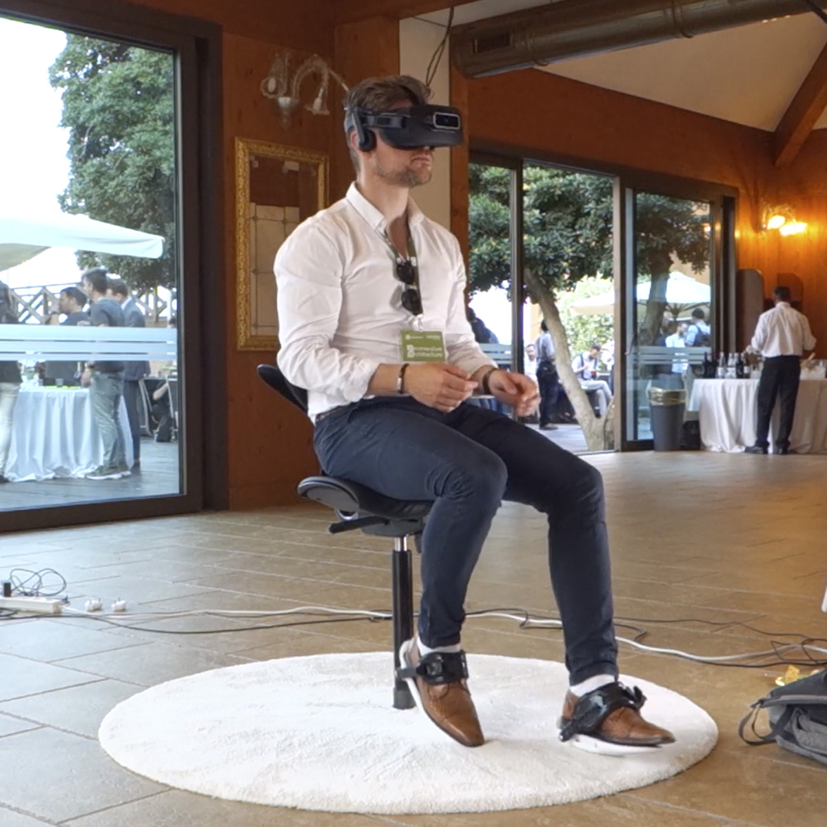 VR空間をリアルに「歩ける」新感覚デバイス「Cybershoes」が登場！ - bouncy / バウンシー