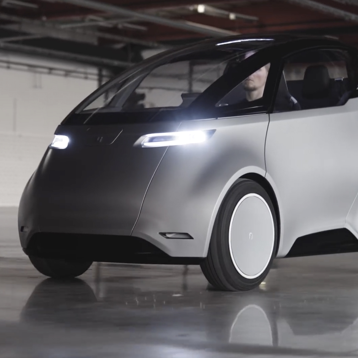 未来感溢れる2人乗りコンパクトEV「Uniti One」が登場 - bouncy / バウンシー