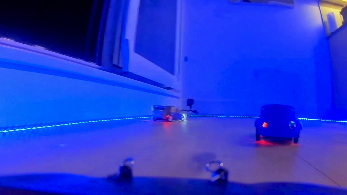 まるで乗っているような感覚で楽しめるRCカー「RX RASKL」 - bouncy / バウンシー