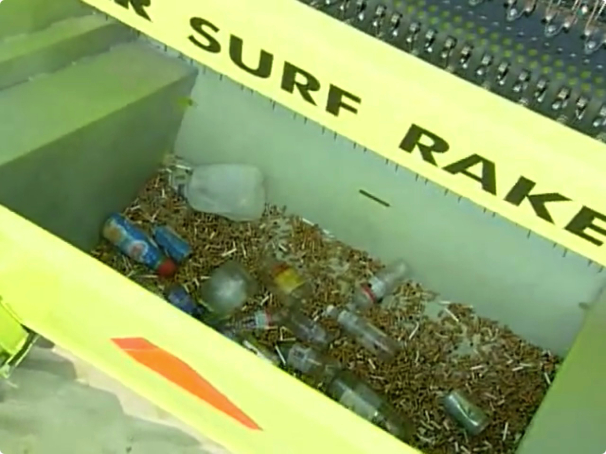 クルマで引っ張るだけ！ビーチのゴミだけ取り除く清掃マシン「SURF RAKE」 - bouncy / バウンシー