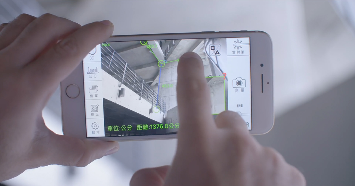 装着するだけでスマホをハイテクレーザー測量器に変えるデバイス「iPin Spatial Ruler Pro」 - bouncy / バウンシー