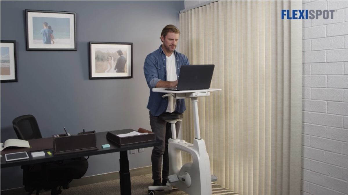 仕事に使えるエクササイズマシン!?「FlexiSpot V9」を知ってる？ - bouncy / バウンシー