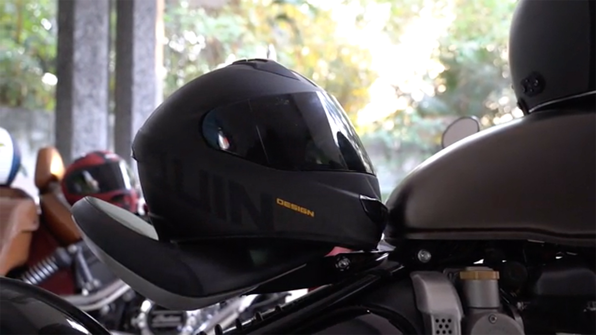 走行中もハンズフリーでスマホ機能が使えるヘルメット「Quin Helmets」 - bouncy / バウンシー