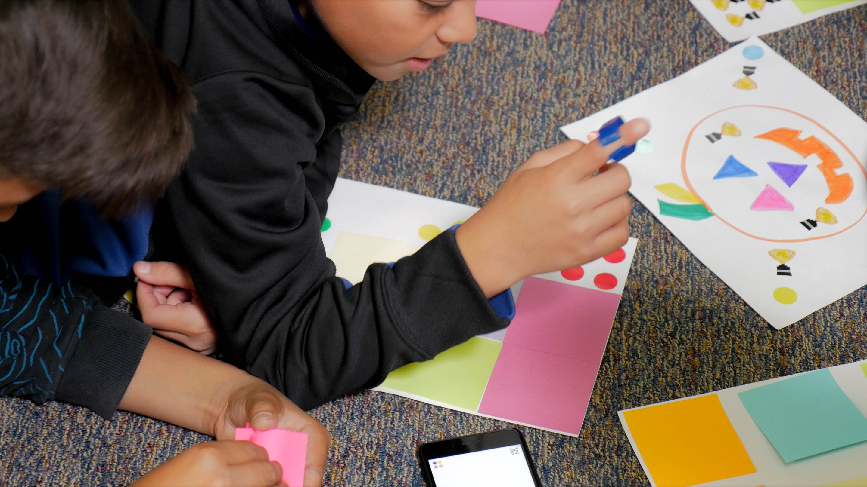 「色」に触れると「音」を奏でる楽しい指輪「Specdrums」 - bouncy / バウンシー