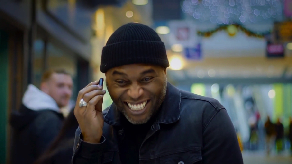 親指より小型？世界最小の携帯電話「Zanco tiny t1」 - bouncy / バウンシー