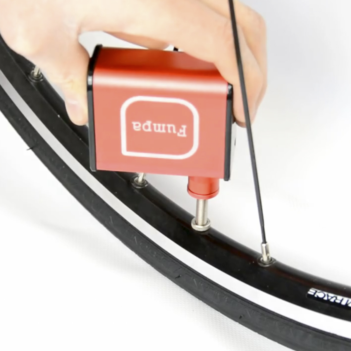 ポケットサイズの自転車用お手軽電動空気入れ「miniFumpa」 - bouncy / バウンシー