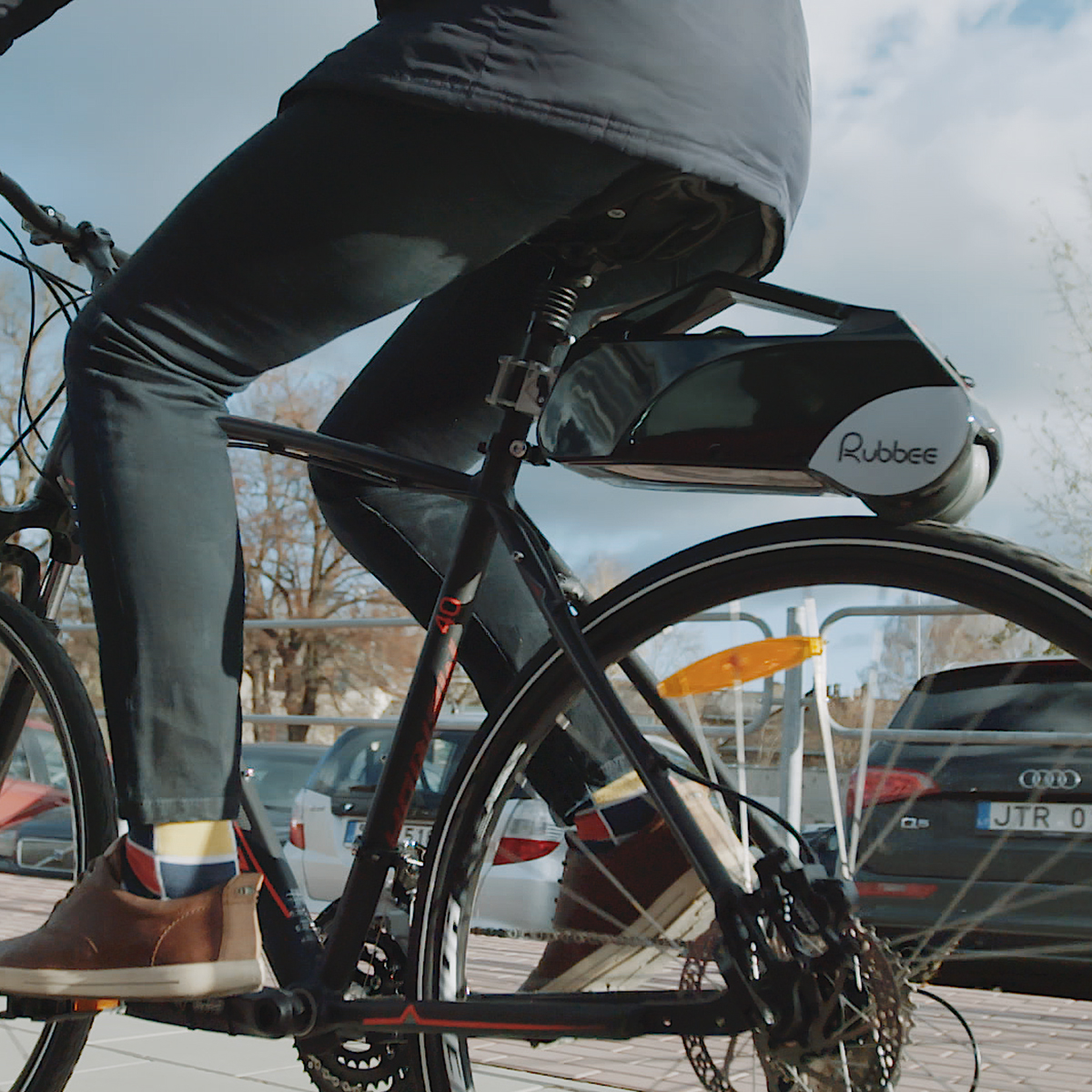 普通の自転車を快適な電動アシストに変換できるデバイス「Rubbee X」 - bouncy / バウンシー