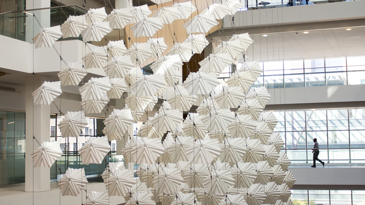 鳥の群れを表現する美しいキネティックアート「Diffusion Choir」 - bouncy / バウンシー